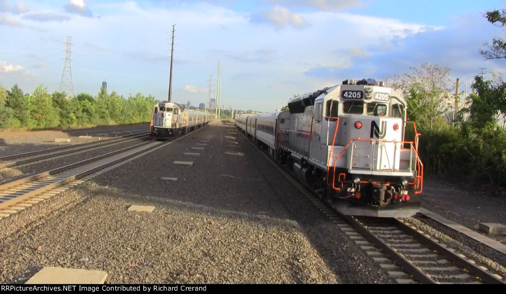 GP40PH-2B 4205 on Train 1274